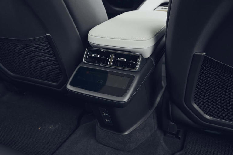 2026 Polestar 4 long range dual motor test: Camera obscura