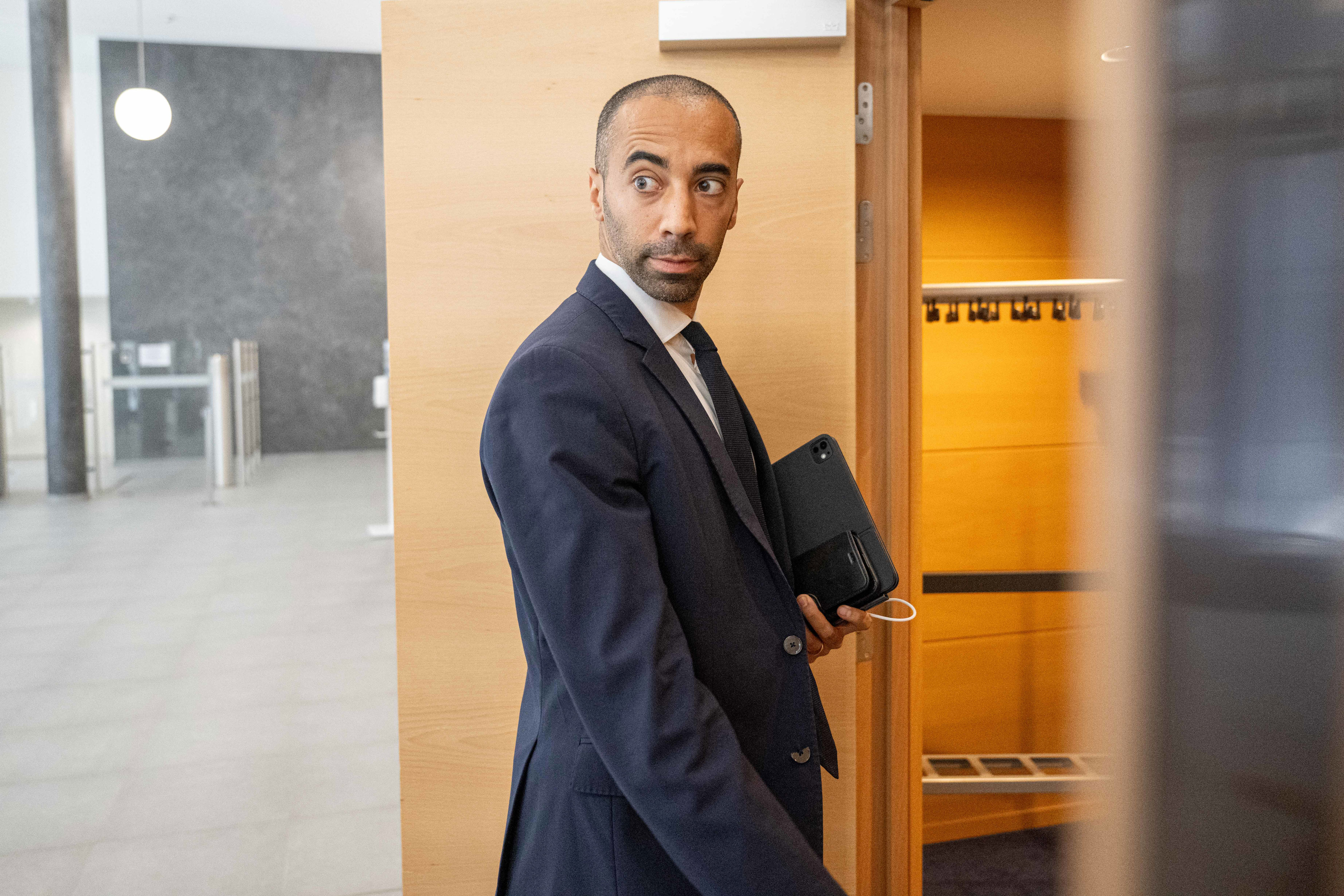 Militairen op straat - Mahdi: Verlinden werd "respectloos behandeld"