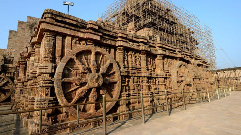 Indian history: Which dynasty built the Sun Temple at Konark?