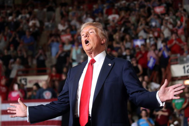 New poll shows Trump retaining a stunning 100% approval rate with MAGA ...
