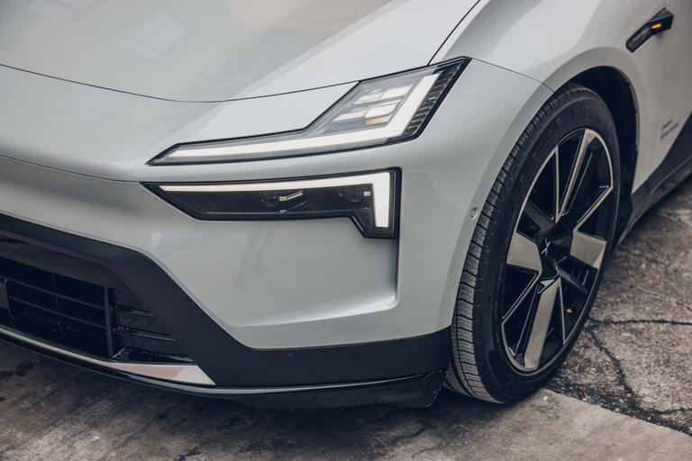 2026 Polestar 4 long range dual motor test: Camera obscura