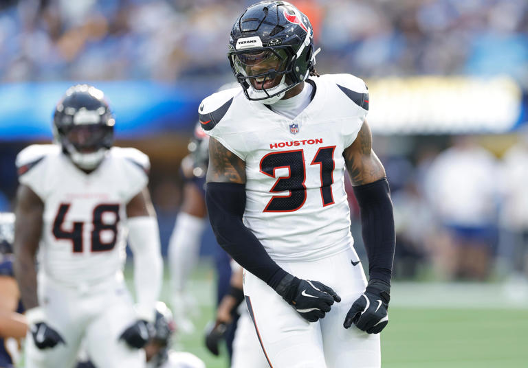 Detroit Lions announce Damone Clark signing