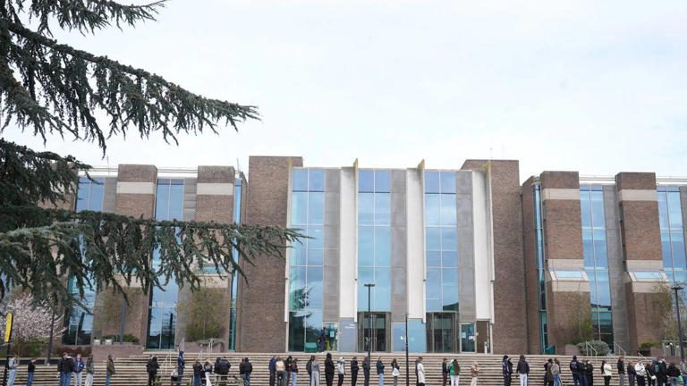 Meningitis outbreak in England claims lives, sparks health response