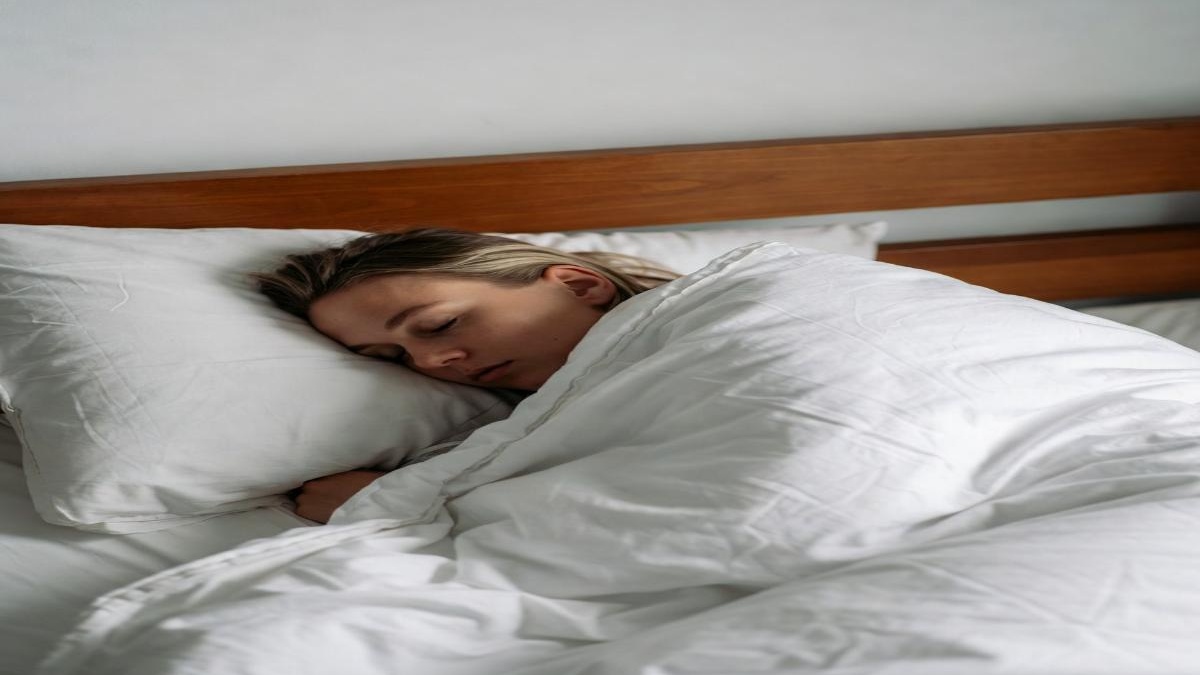 Is it healthier to wake up early or sleep longer as you age? Experts ...