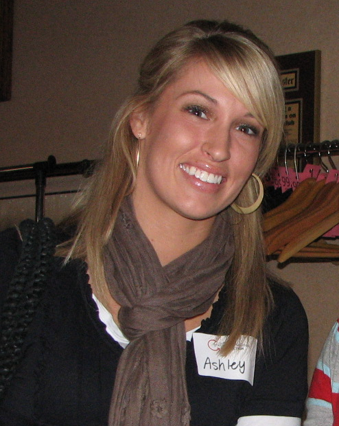 Witness saw suspect leave Ashley Okland murder scene, prosecutor says