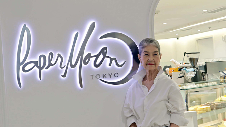 Paper Moon Café: A dream in her luggage