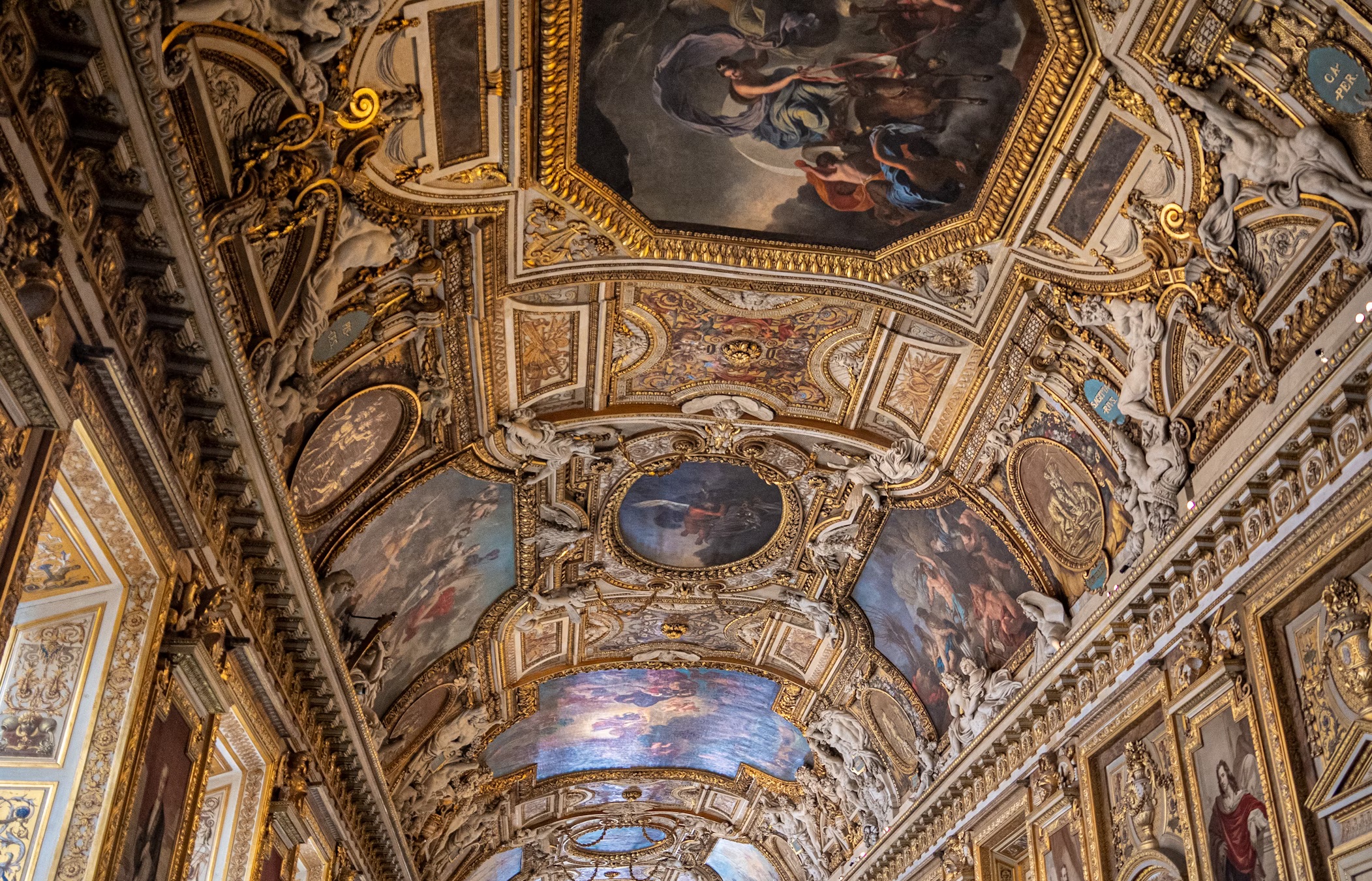 7 impressive high-end decorations (and 7 that go too far)