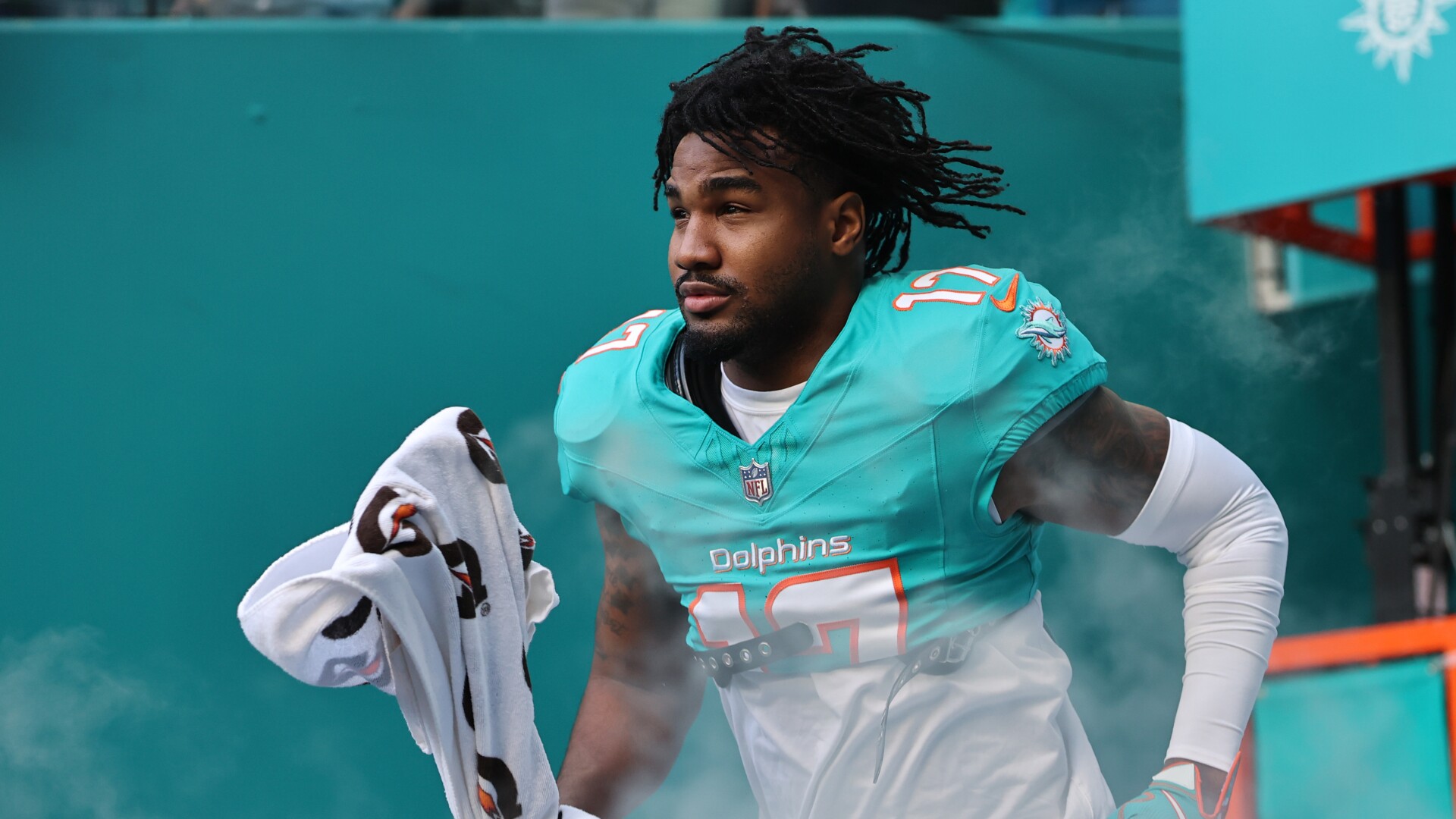 Broncos, Dolphins officially announce Jaylen Waddle trade