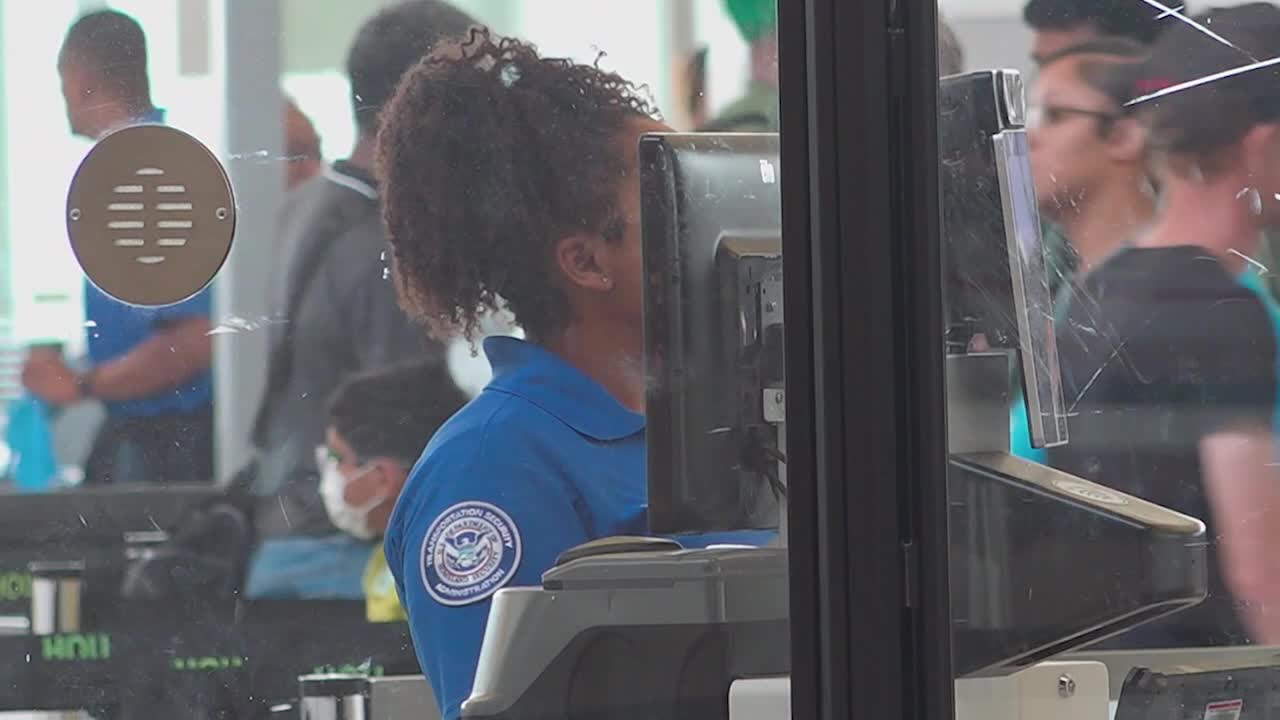 DFW and Love Field TSA wait times: What to expect as agents go unpaid