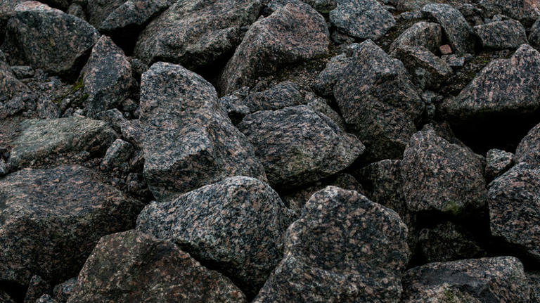 12 best stones to use for a stunning front yard fence