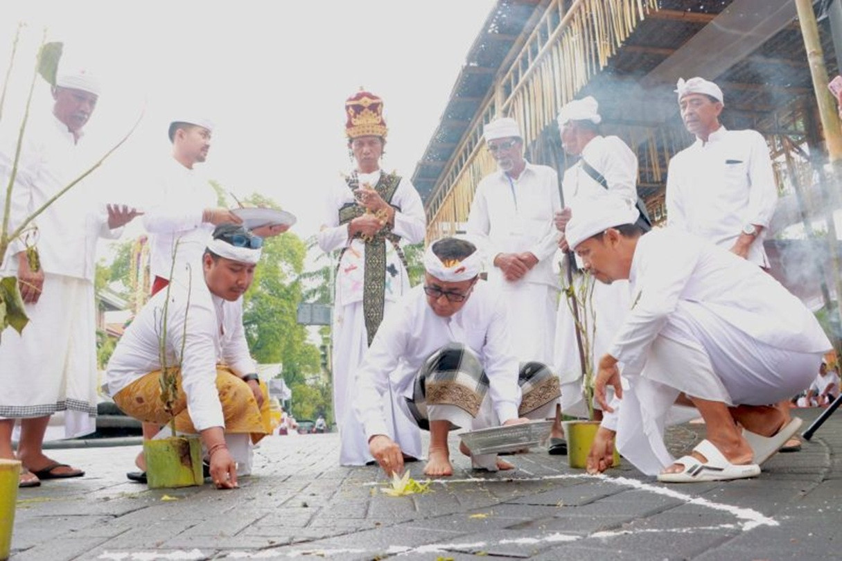 Enam sulinggih sarwa sadhaka puput tawur agung kesanga nyepi saka 1948 ...