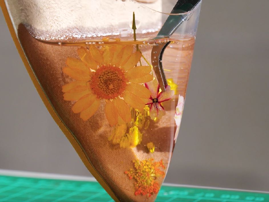 Crafting with nature: Stunning epoxy flower creations