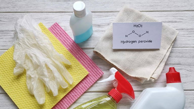 How to clean mold from bathroom caulk permanently — without using bleach