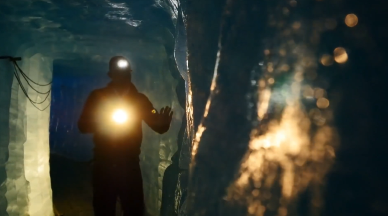 Man trapped in cave for 12 days, rescuers stunned by what they found