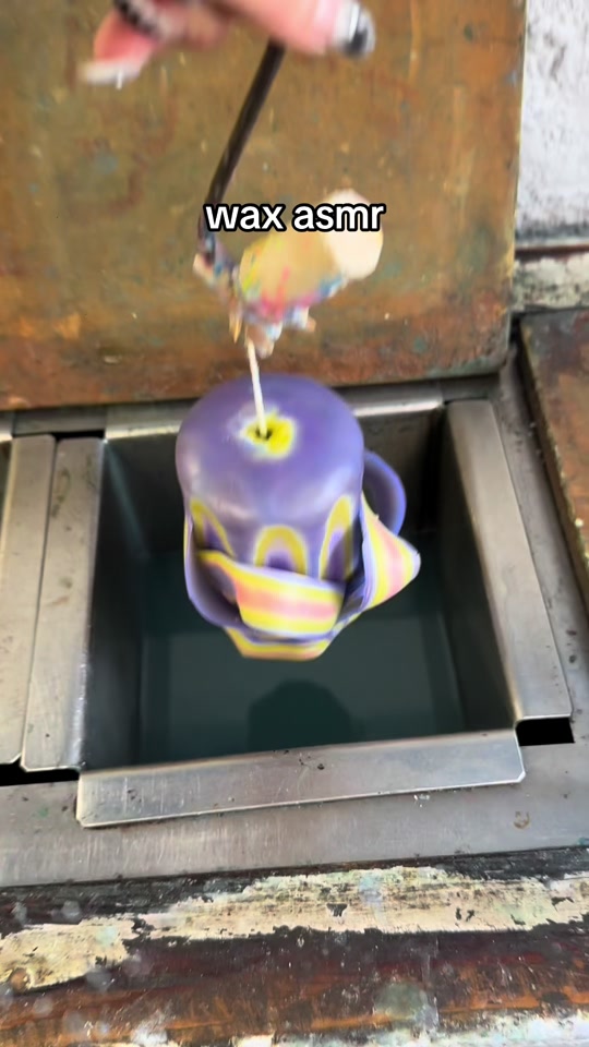 Satisfying wax ASMR candle making, melting & scraping