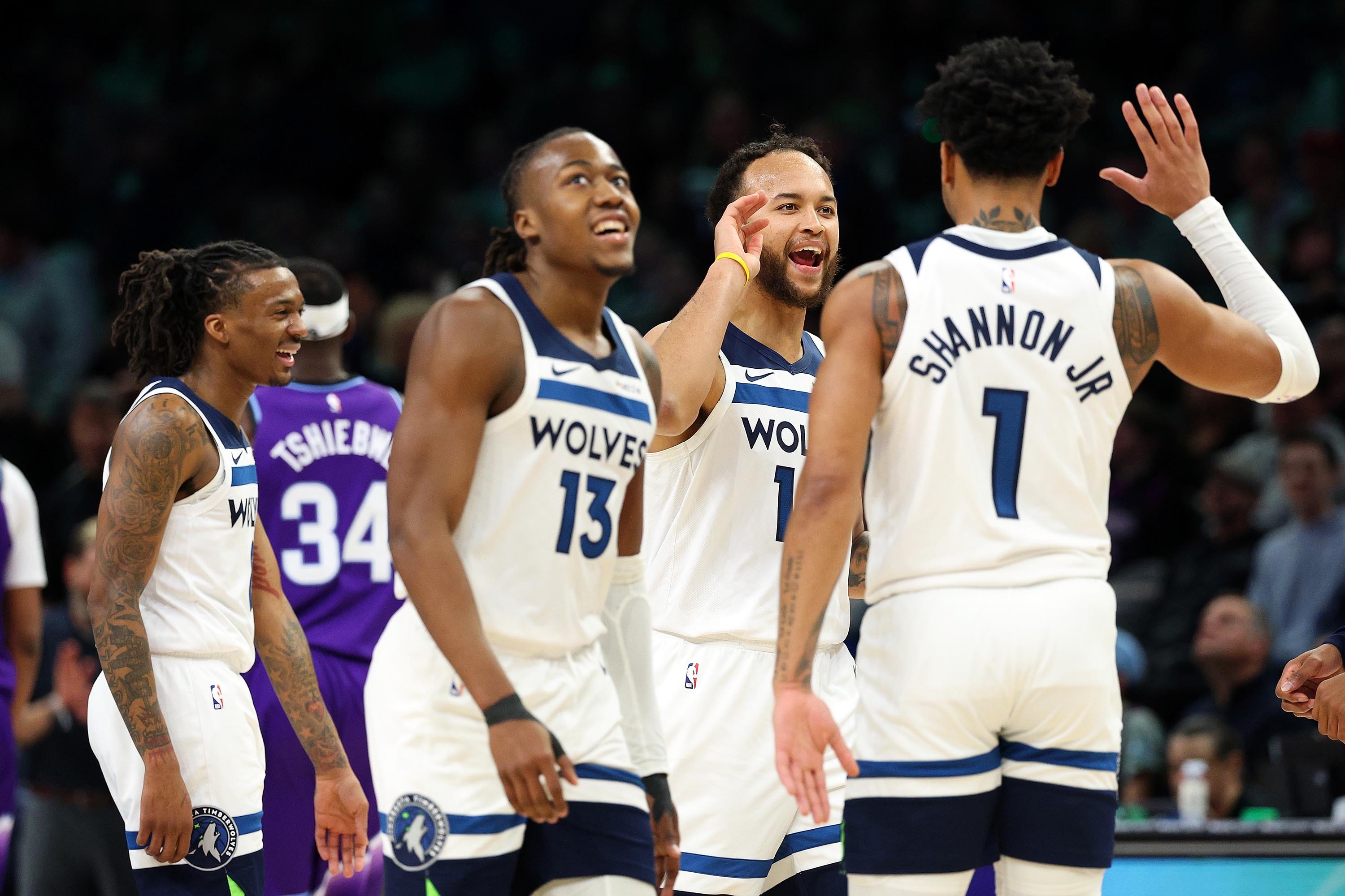Timberwolves rout Jazz, 147-111, to win second straight game