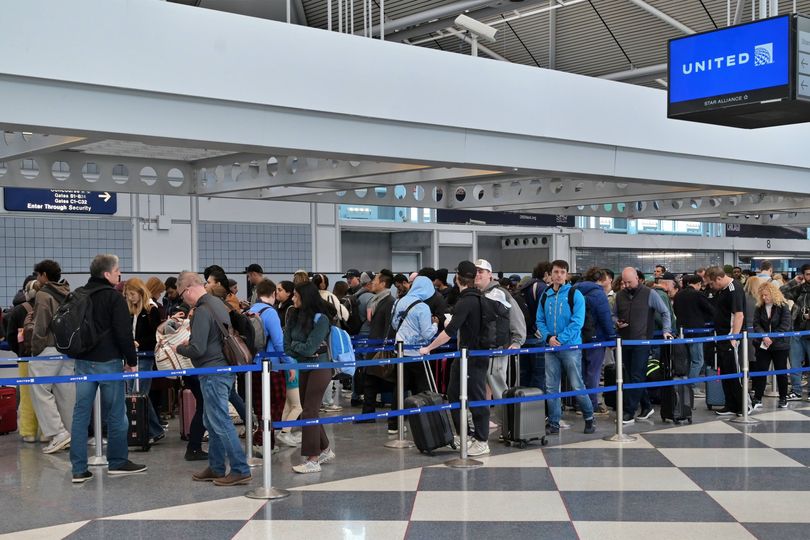 Brit tourists told to expect hell due to nightmare queues at popular ...