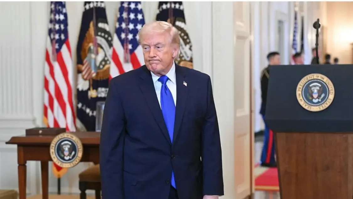 New Trump photo before his Walter Reed visit has people asking ...