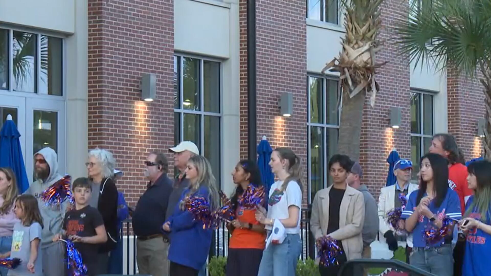 Gator fans send men’s basketball team off to Tampa for NCAA tournament