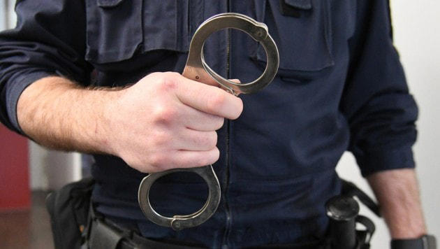 Versuchte Vergewaltigung im Zug: Mann (28) in Haft