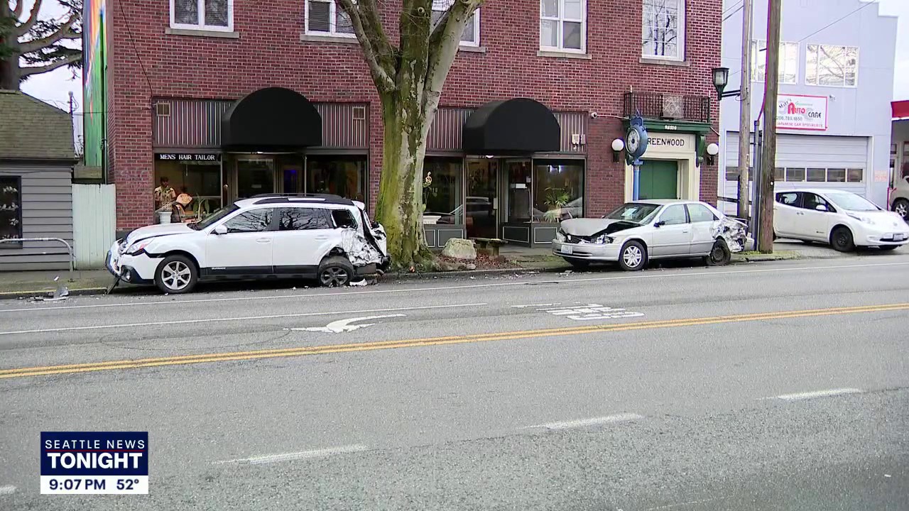 Metro bus driver suffers medical emergency, crashes into several cars ...