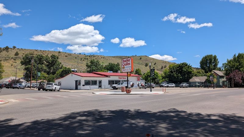 People drive from all over Oregon for the giant burger at this ...