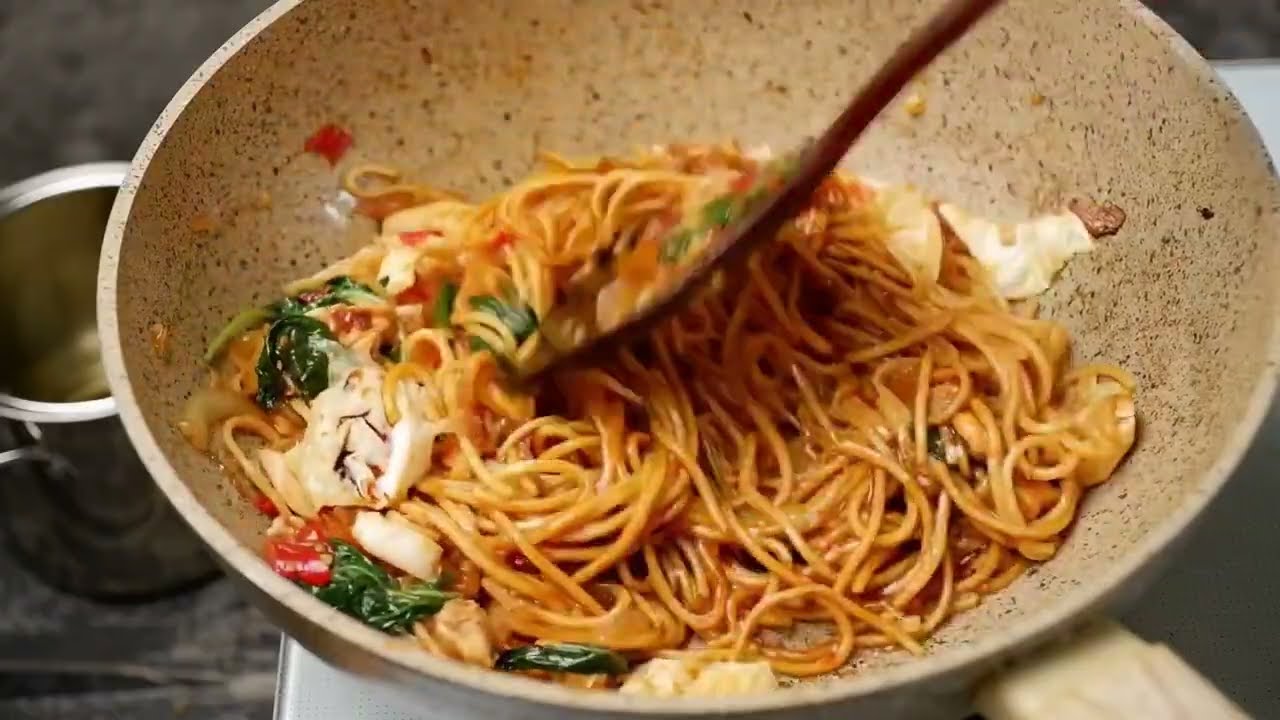 Mie goreng spesial dengan bumbu istimewa