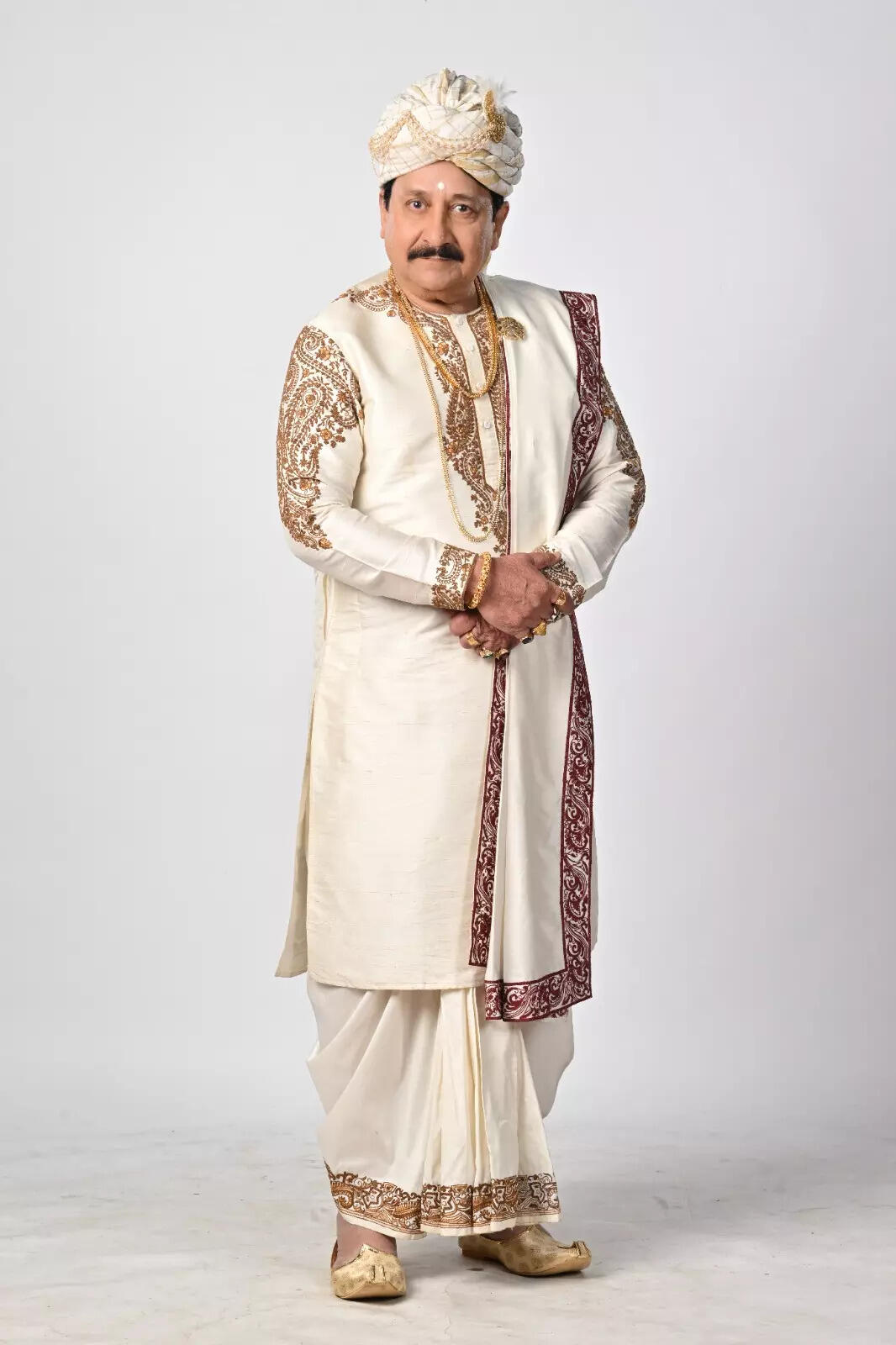 Arjun Chakraborty stuns as Manindra Chandra Nandy in first poster of ...