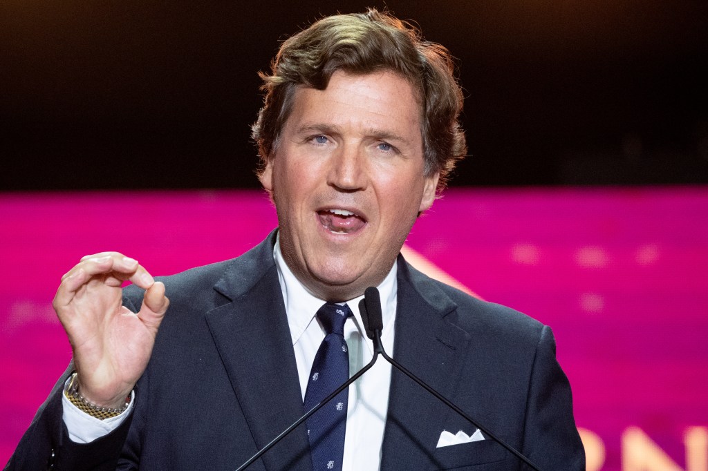 Republicans overwhelmingly back Trump over Tucker Carlson, Megyn Kelly ...
