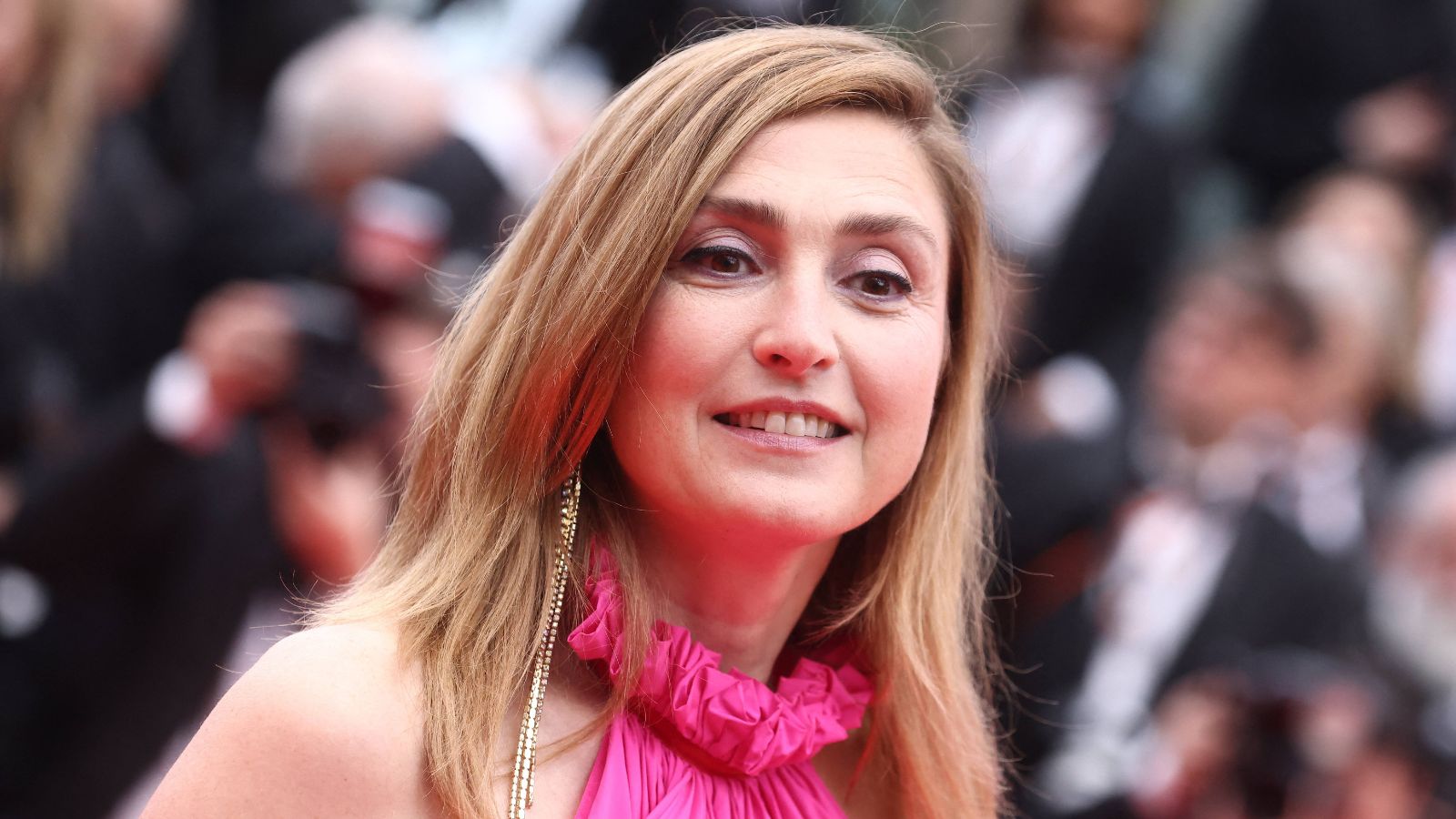 « Je t’aimais et t’admirais » : Julie Gayet rend hommage à son ex ...