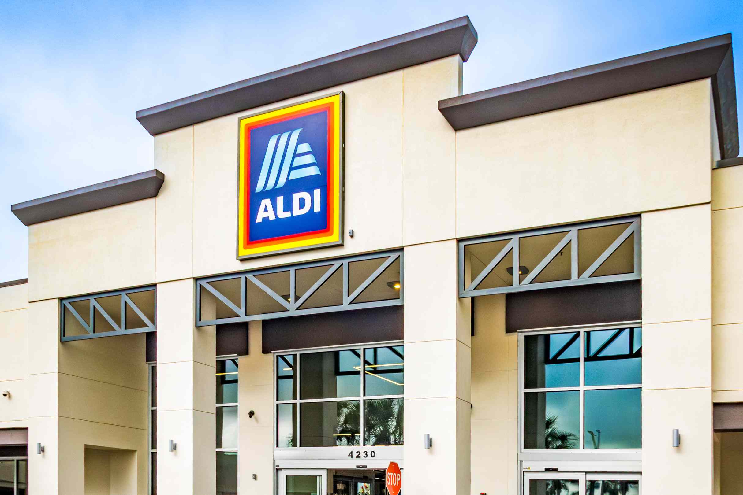 The best (and worst) produce to get at Aldi, according to a food editor