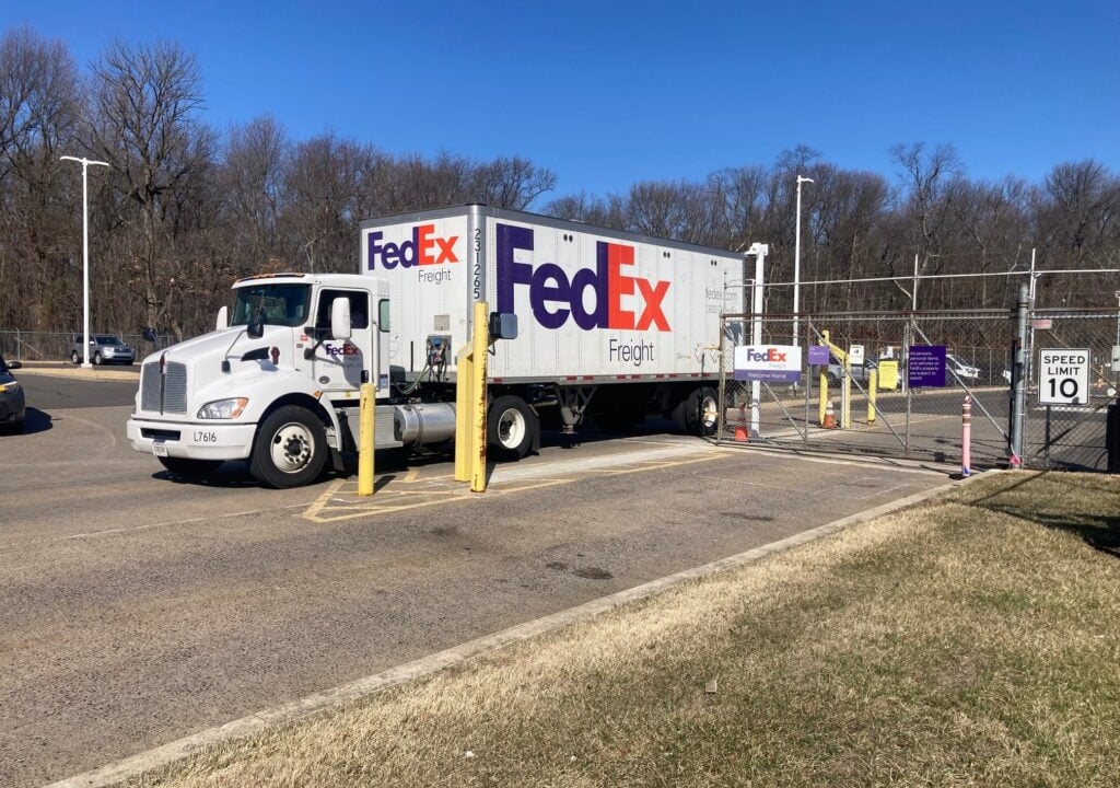 FedEx earnings are imminent; these most accurate analysts revise ...