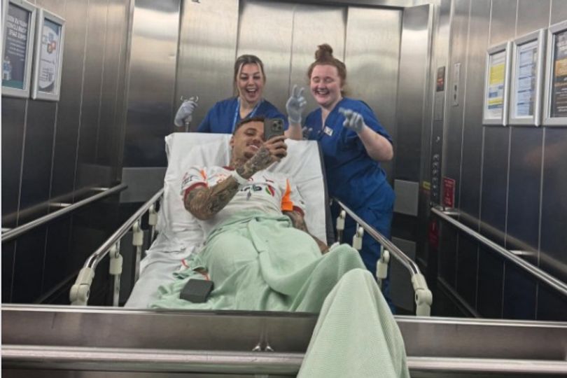 Galatasaray star Noa Lang shares update after Liverpool injury with ...