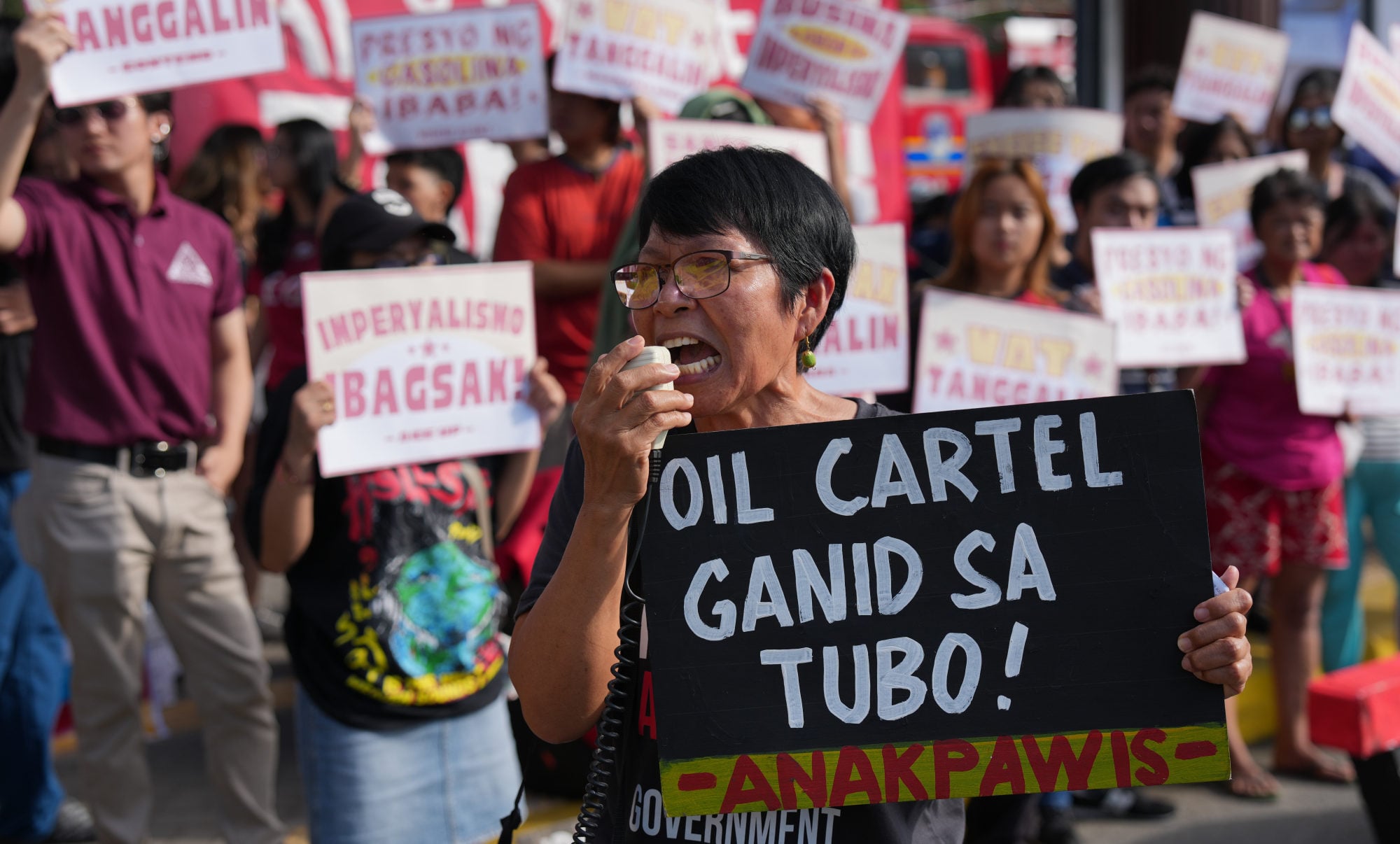 Filipino jeepney drivers struggle as oil prices surge: ‘What we earn ...