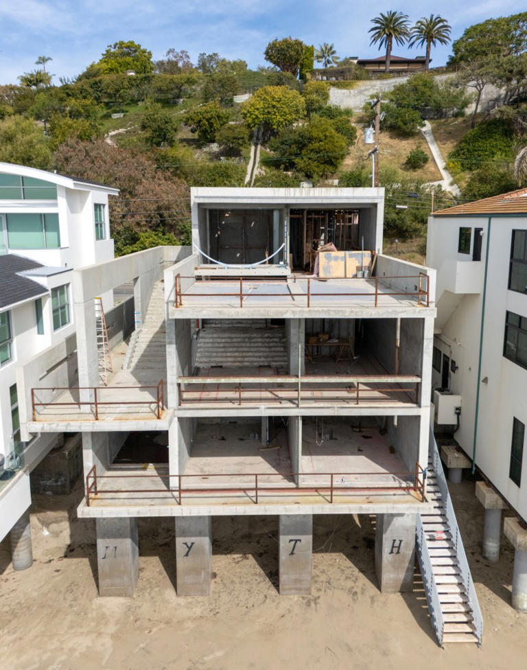 Bankruptcy delays auction of the cursed Malibu mansion that Kanye West ...