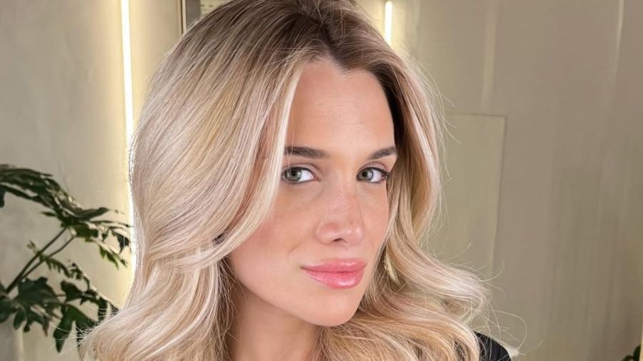 Cami Homs mostró su "airport outfit" ideal para viajar: elegante y urbano