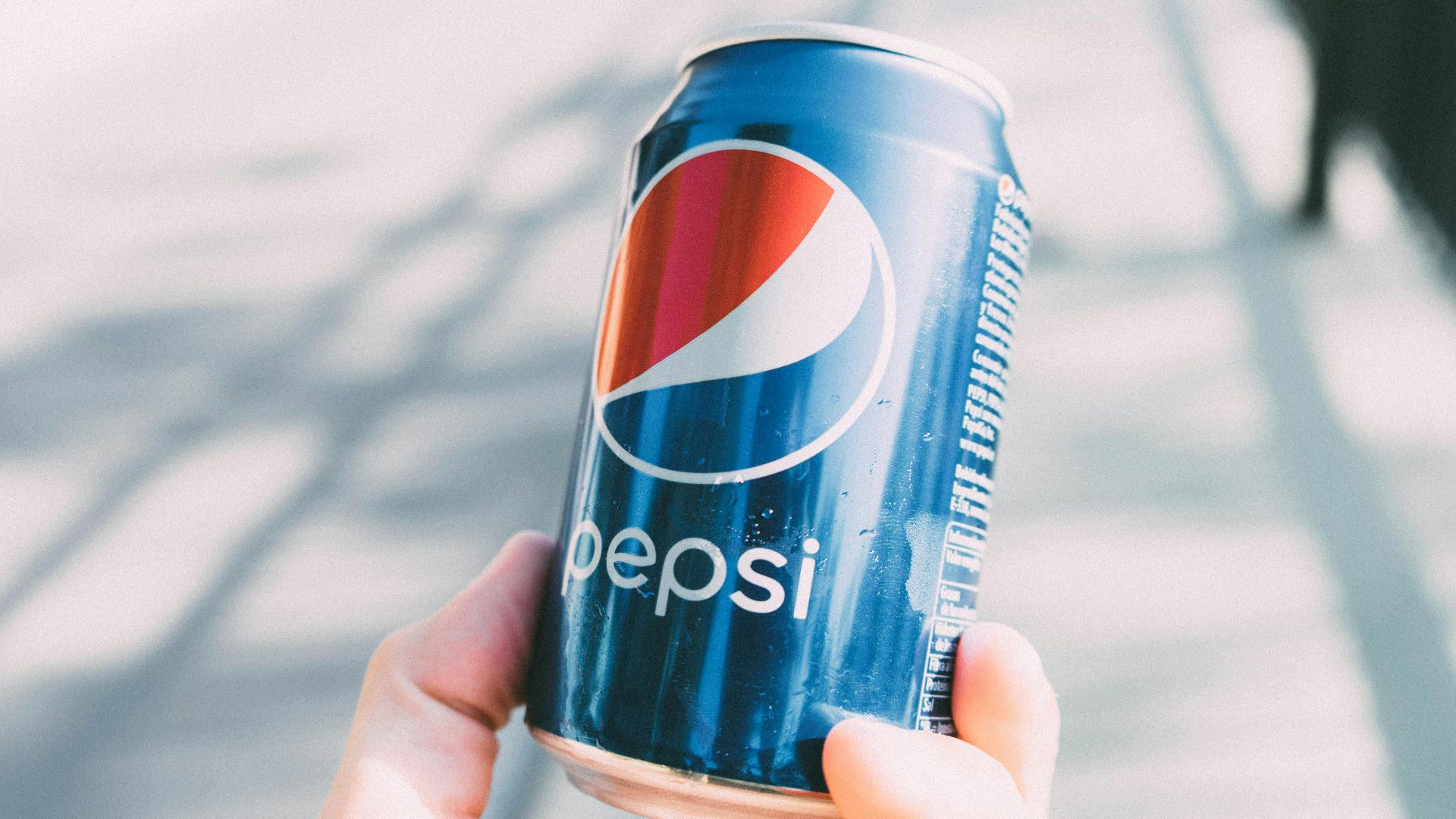 10 unhealthiest sodas to avoid & 10 healthiest to indulge in