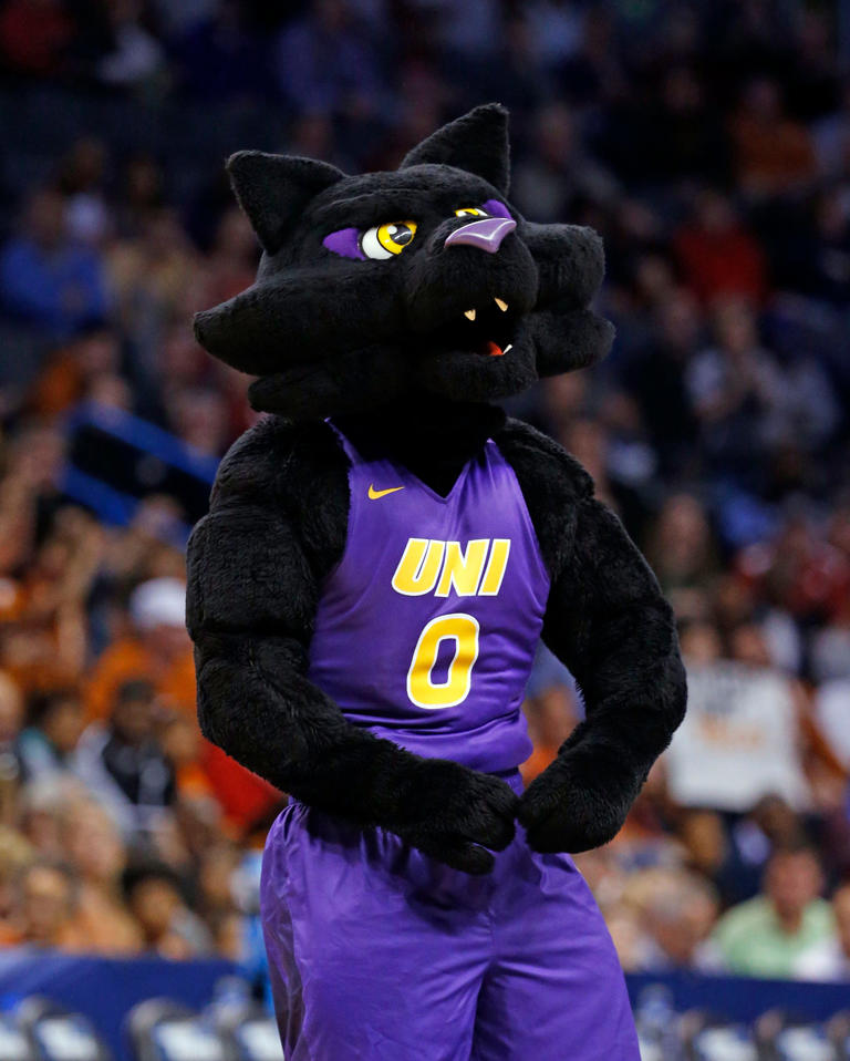What are nicknames of each school in men's NCAA tournament?