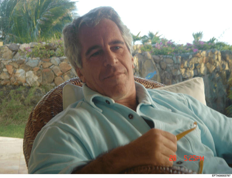 Jeffrey Epstein's personal lawyer says he took out huge cash ...
