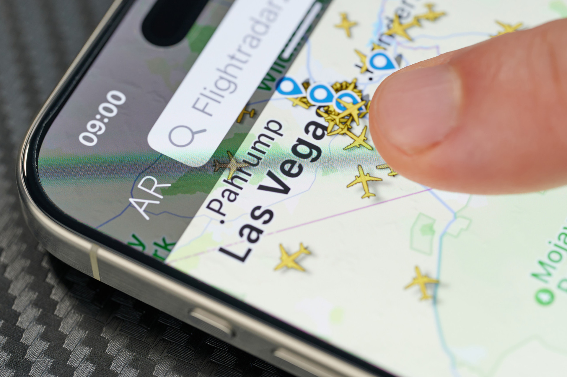 How do flight tracking websites work?