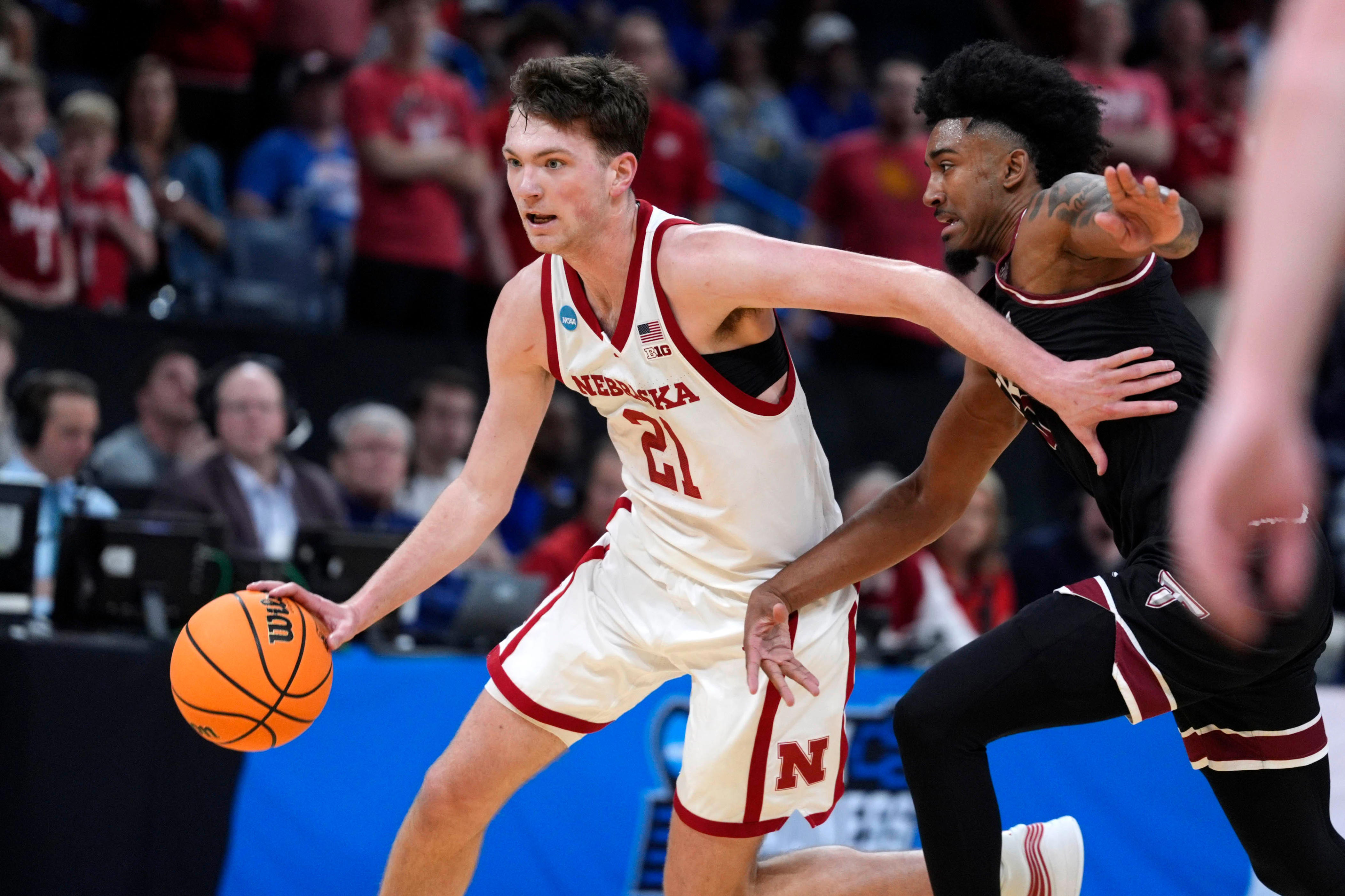 Payton Sandfort flies overnight after NBA debut to surprise brother ...