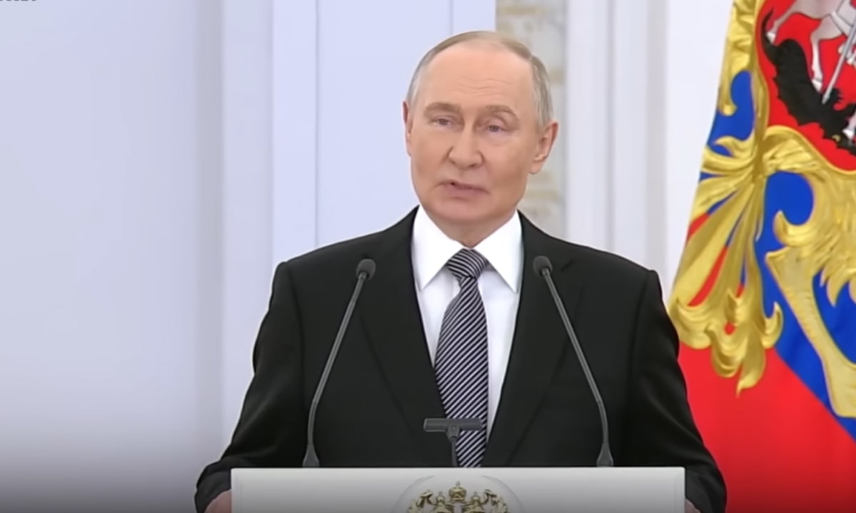 Inside 'paranoid' Vladimir Putin's high-security fortress: Decoy ...