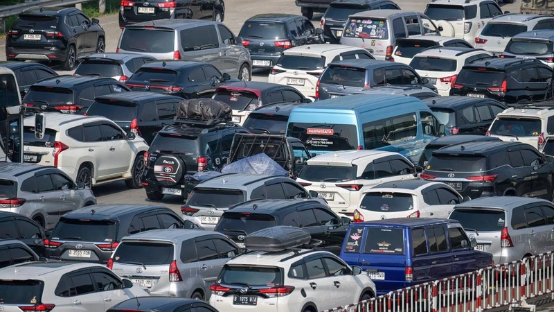 Bali congestion turns deadly as 36km Eid traffic jam leaves one dead ...