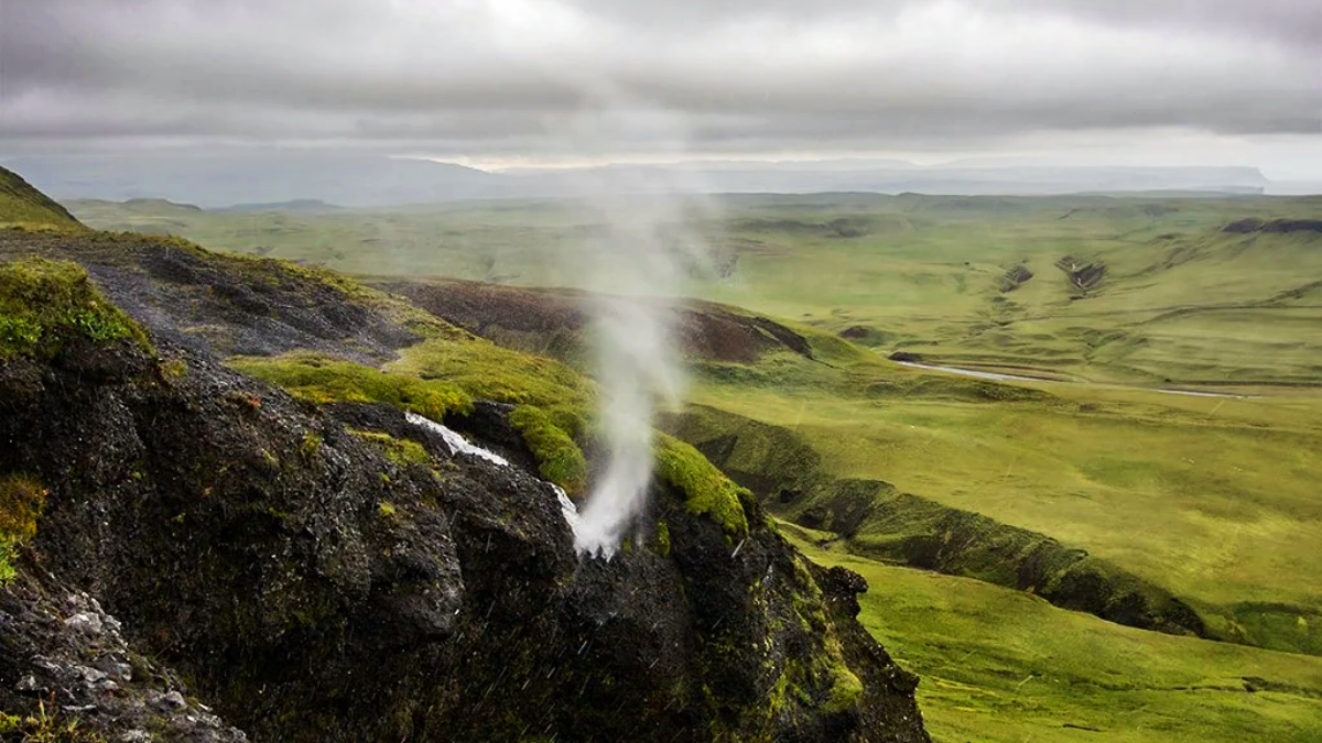 18 places on Earth where the laws of physics seem to break