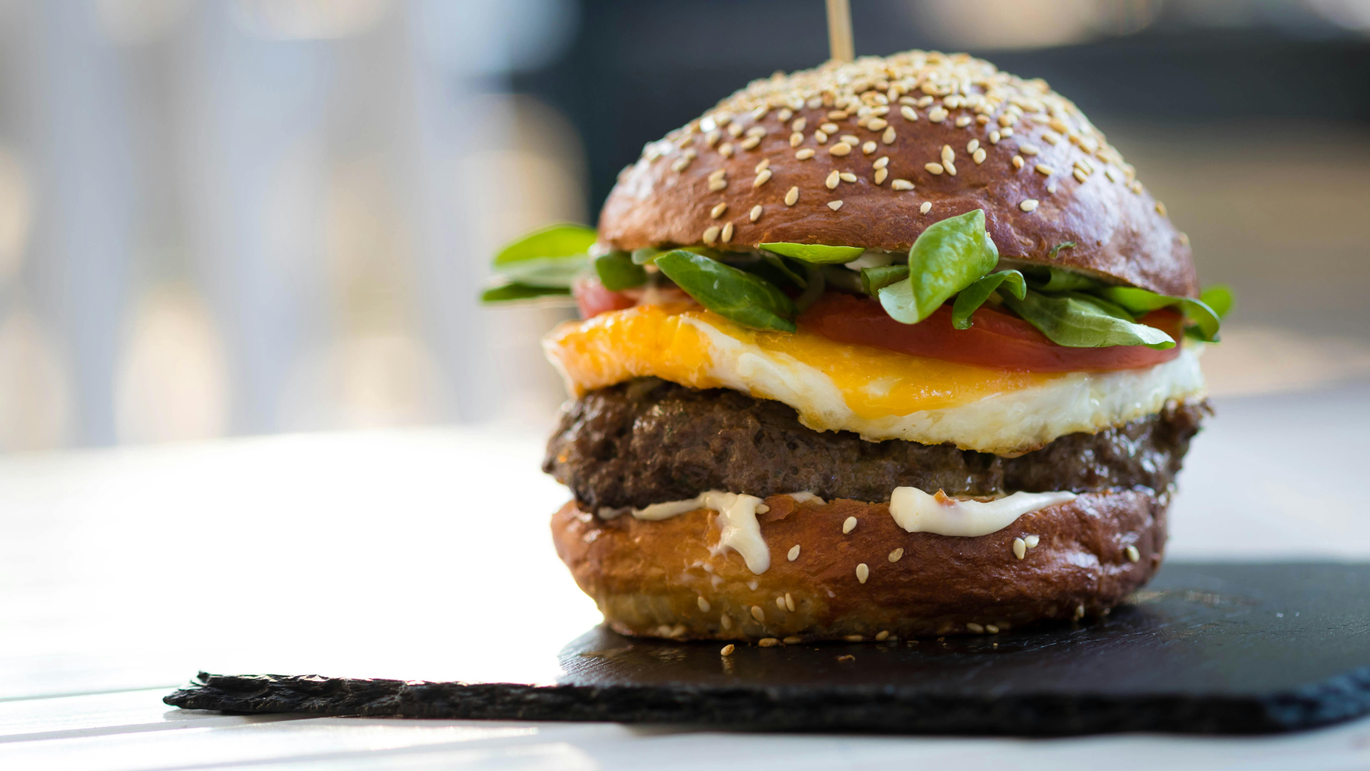 10 toppings that shouldn't belong on any burger & 10 absolute staples