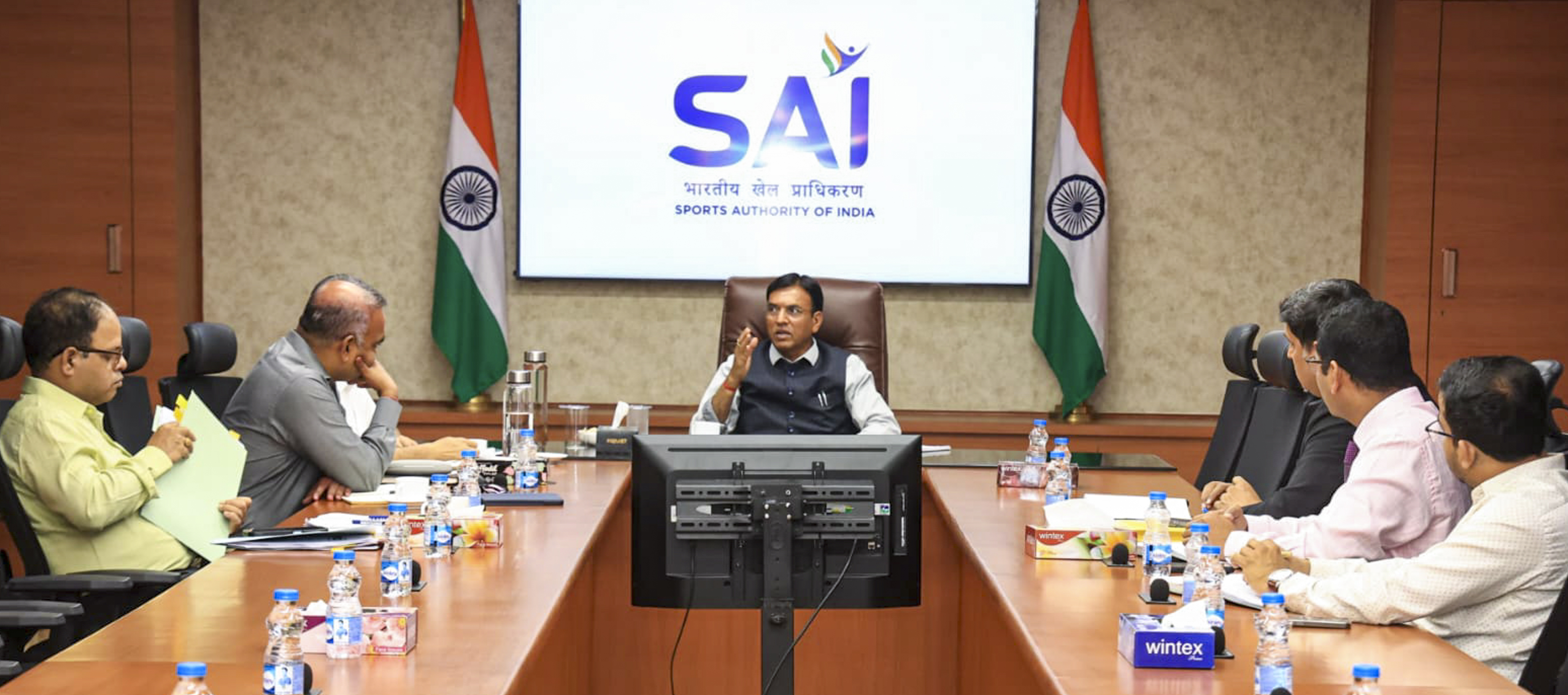 Sports minister Mandaviya leads push for F1 revival in India, meets ...