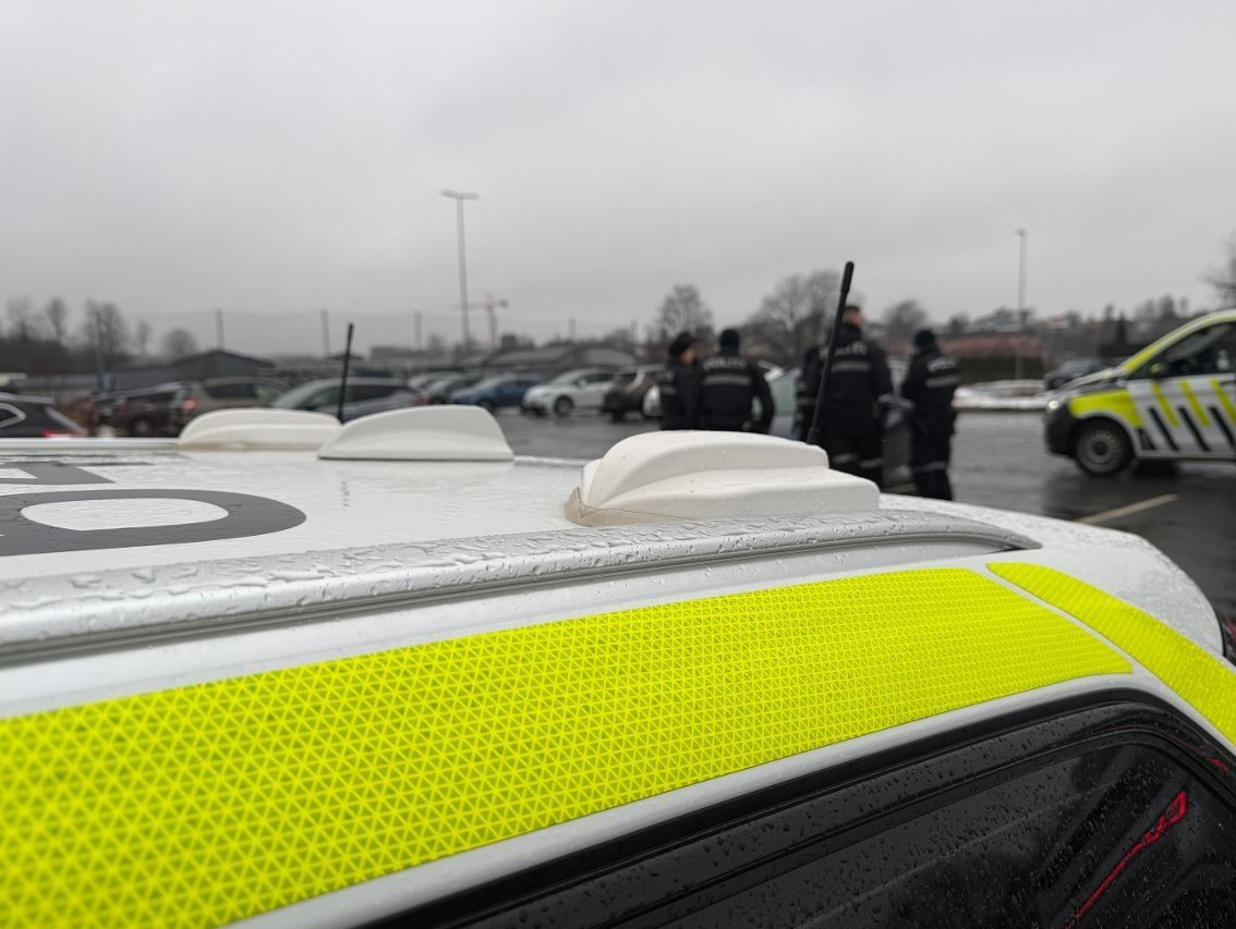 Politiet stanset barn i bil med spikermatte