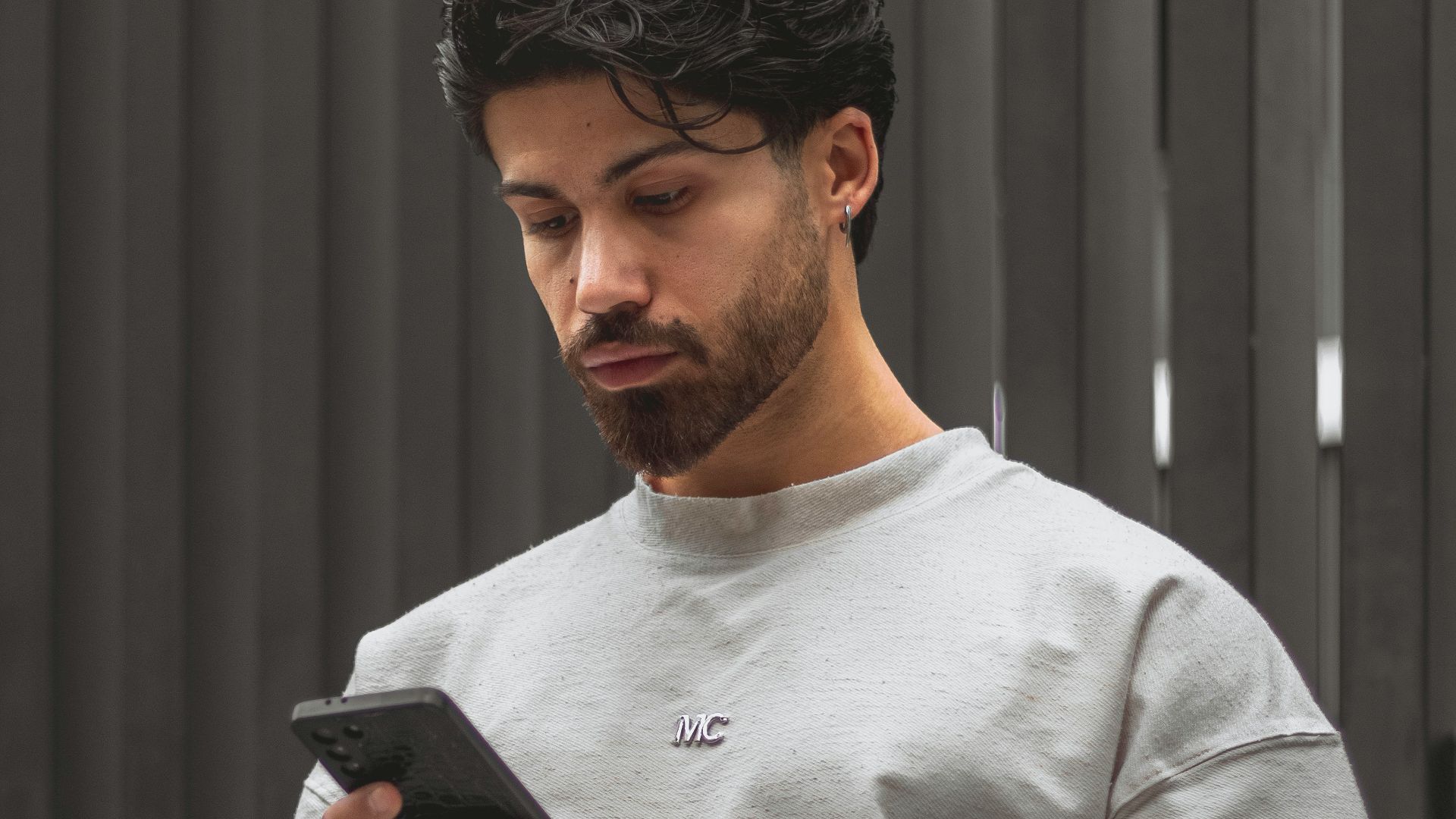 20 texts men send and what they actually mean