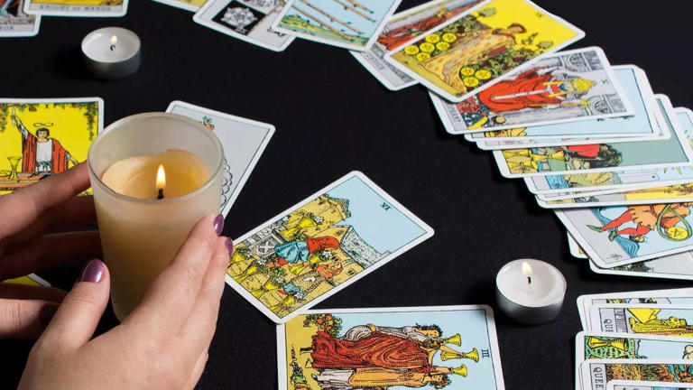 Can tarot cards predict change in life? Cards that reflect change in ...