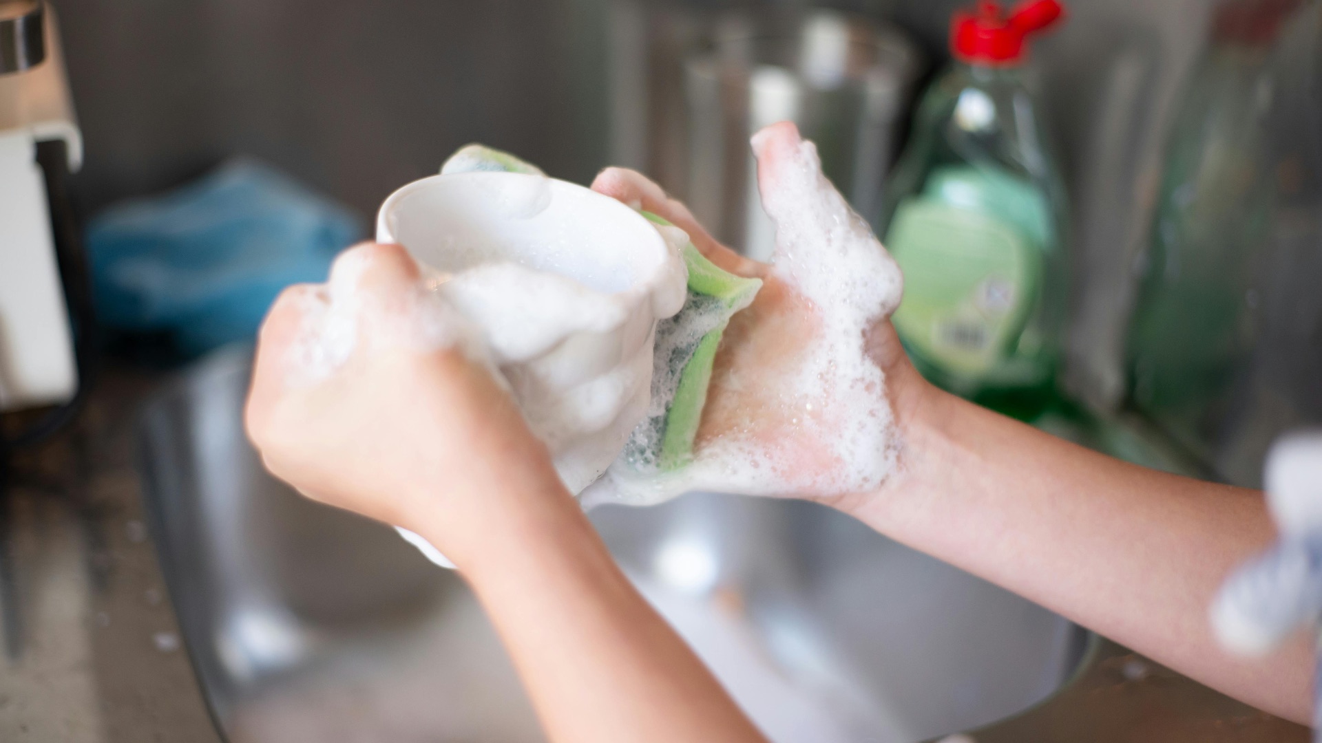 10 raisons pour lesquelles vous devriez laver votre vaisselle à la main ...